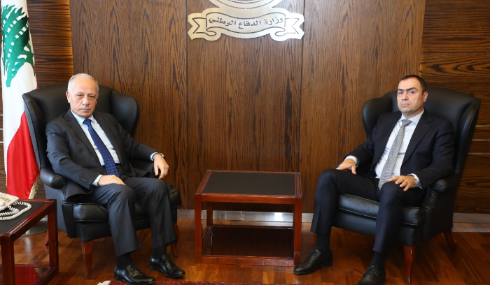 Caretaker Defense Minister broaches situation with Army Intelligence ...
